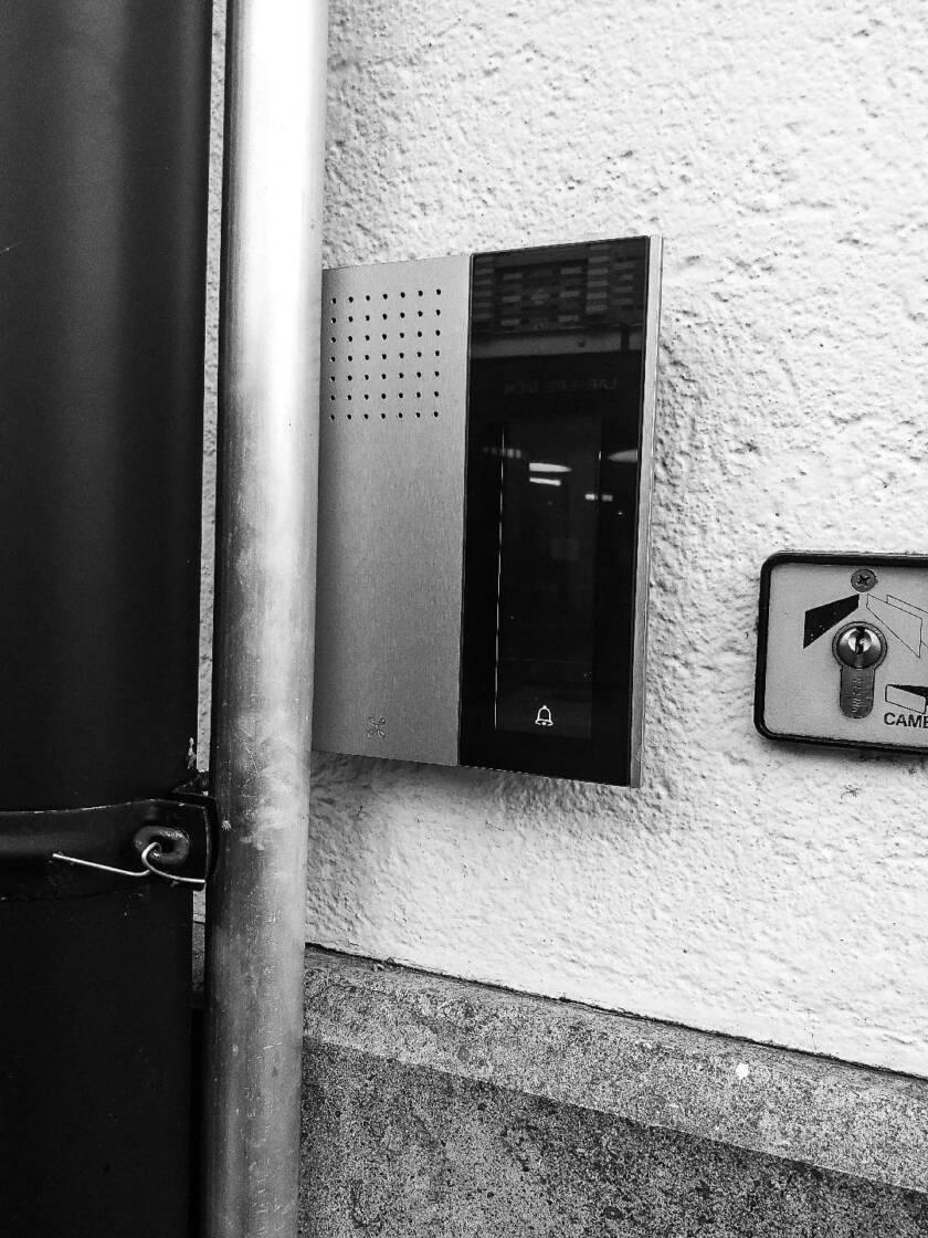 Installatie van parlofoon - De Sutter Electronics